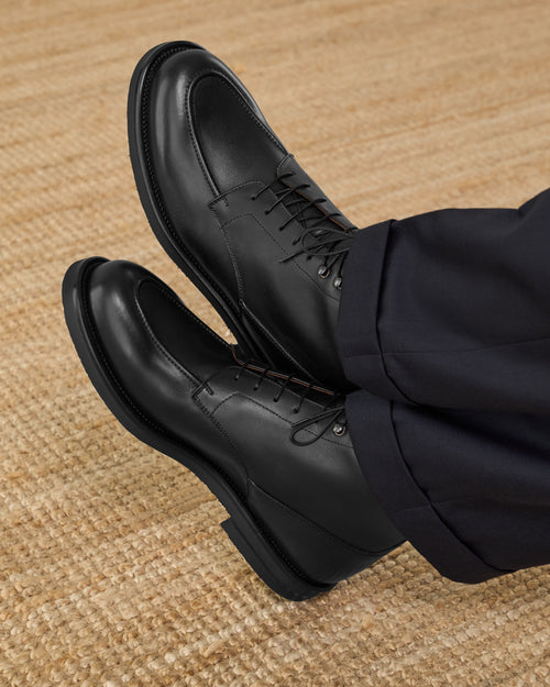 Handcrafted black smooth leather men's boot | Velasca